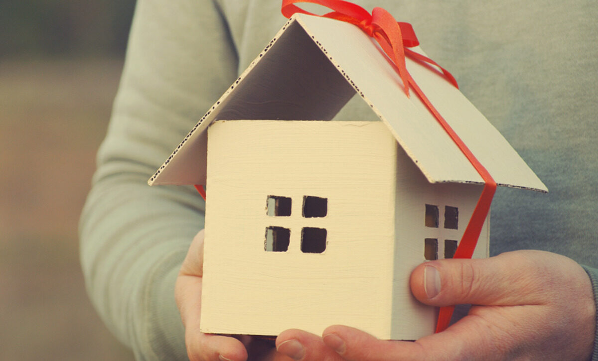 GIFT OF AN IMMOVABLE PROPERTY TO A STRANGER